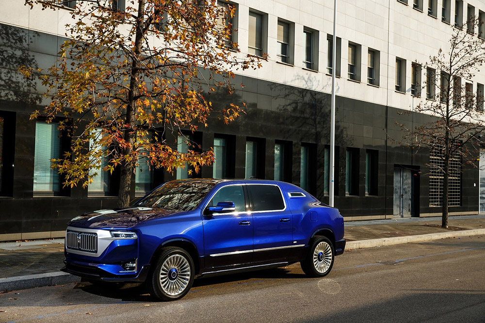 Every Aznom Palladium Hyper-Limousine Will Be Monitored 24/7